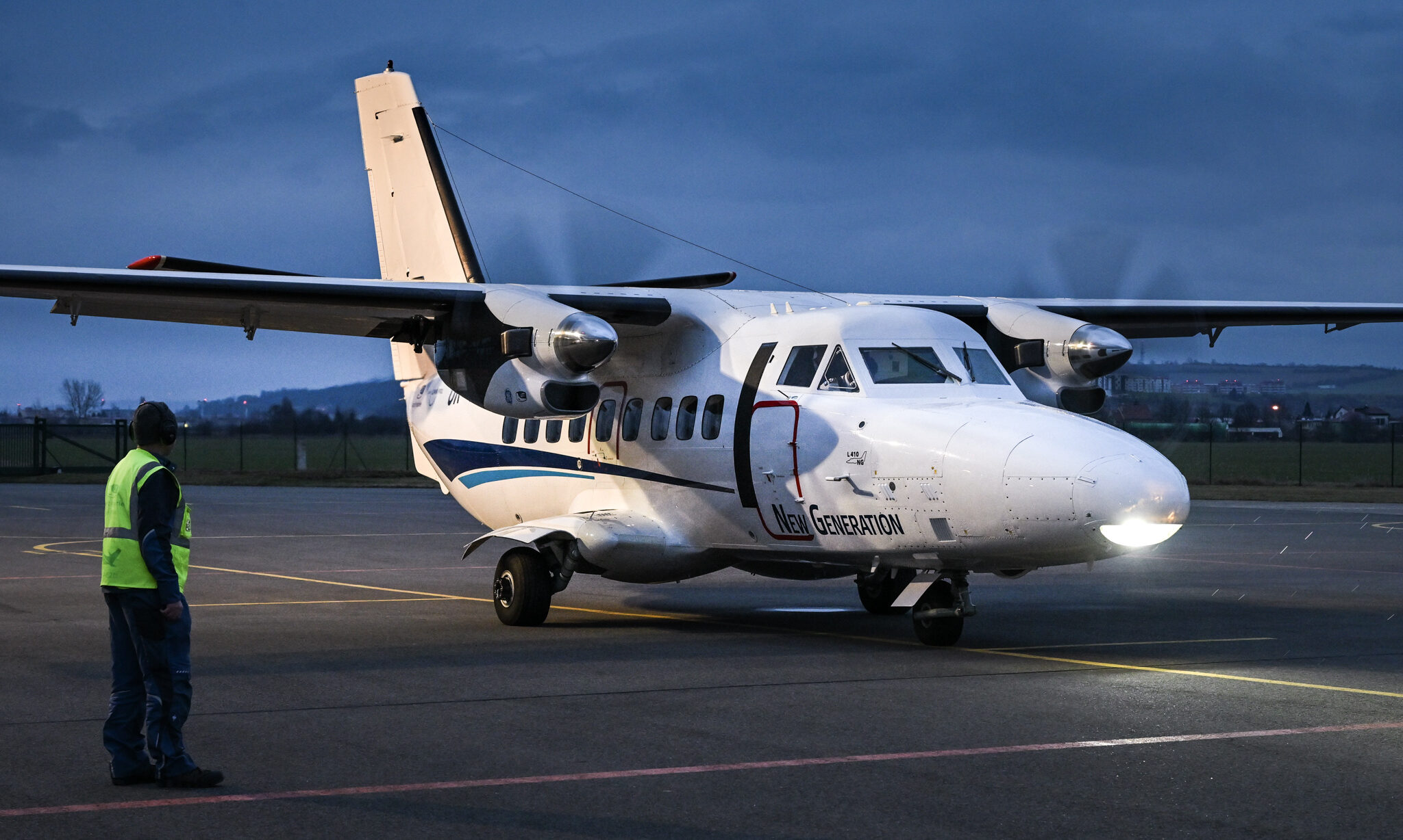 České firmy míří na největší asijský veletrh Singapore Airshow. Jako předvoj odstartovala L 410 ...